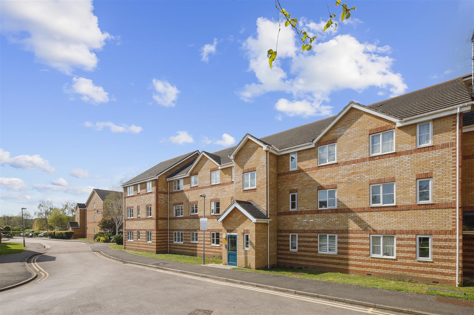 2 Bed, 1 Bath Property For Sale in Windmill Drive, NW2